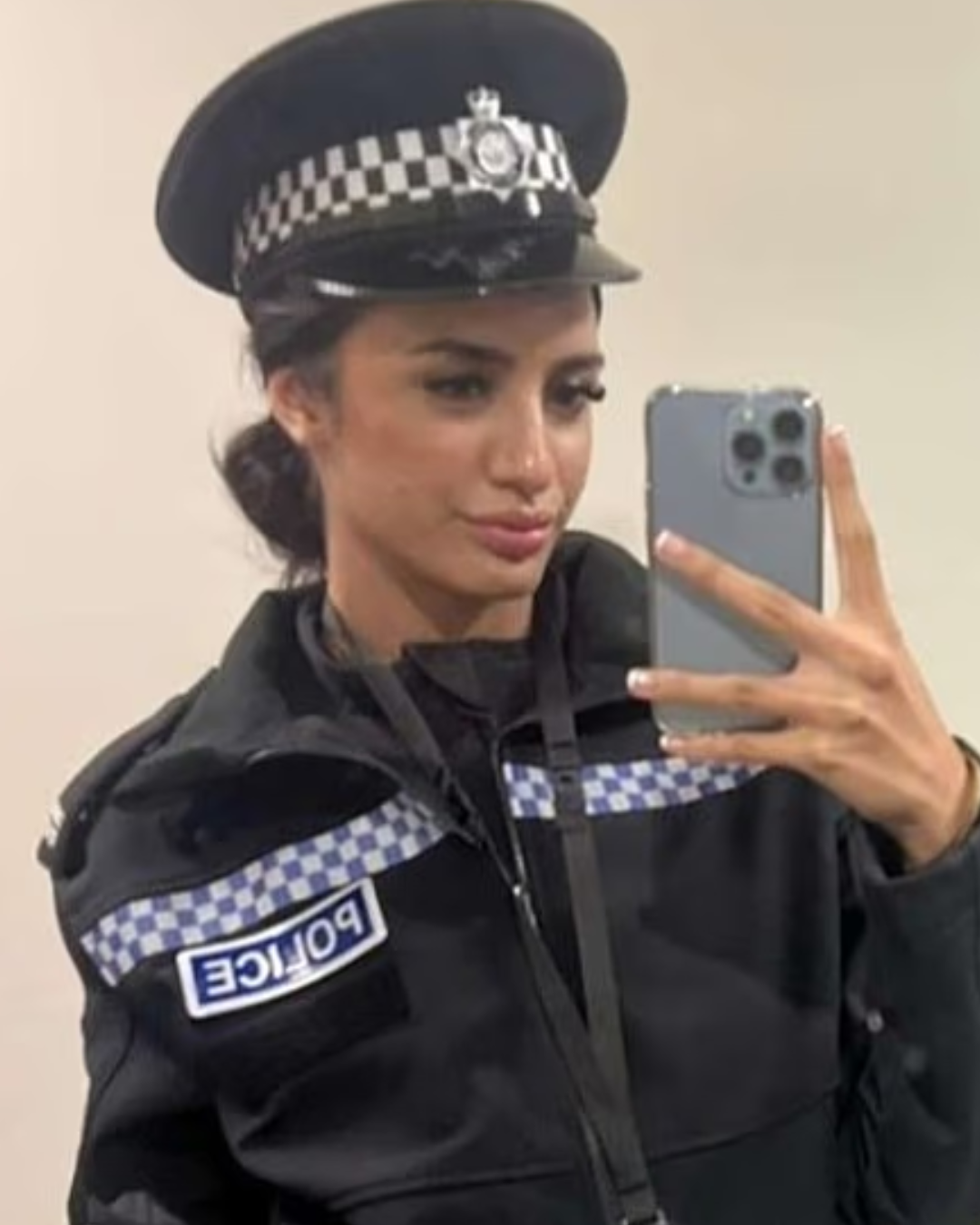 TRAINEE POLICE OFFICER BANNED FOR LIFE AFTER EXPOSING WORK SECRETS TO ...